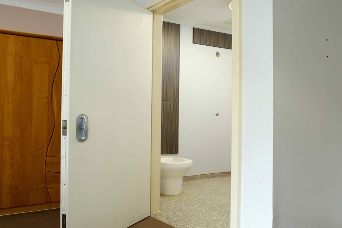 Postformed Ensuite Door 1200x800 | Intastop